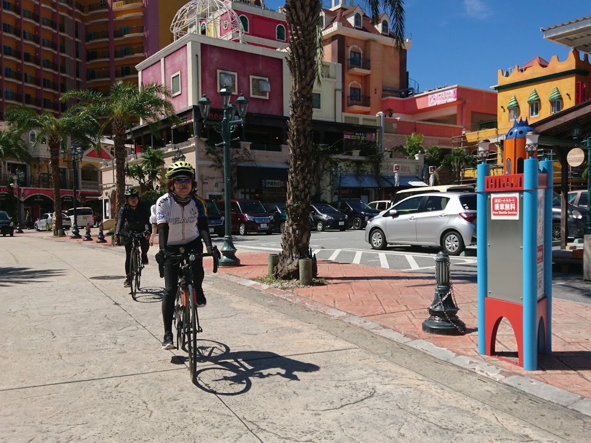 沖縄サイクリングツアー 北谷までカフェライド - Okinawa Hip Hop Bus
